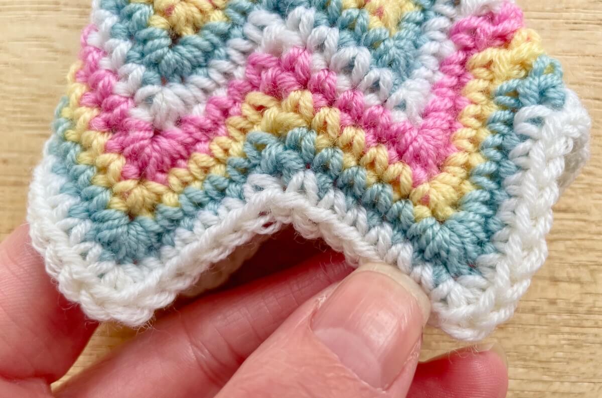 Free Barbie doll crochet patterns - Chevron zig zag dress, top and skirt