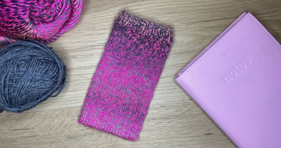 Free knitted phone cover pattern - Craft Fix