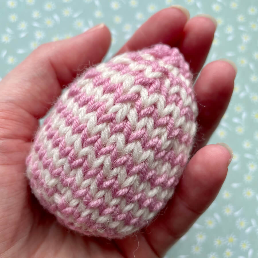 Quick knit easter egg decorations (in the round) - free pattern - Craft Fix